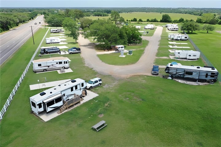 Rv Oasis: Serene & Paved Spot - Carousel, Giddings