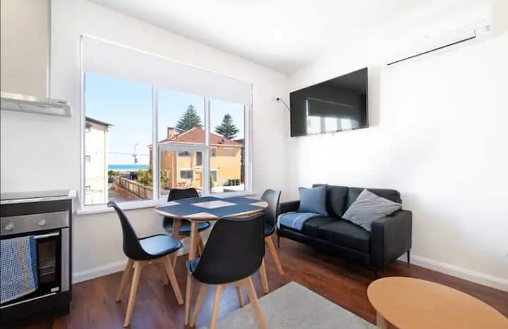 Lovely Beachside Largs Bay Unit - Free Wine - Port Adelaide