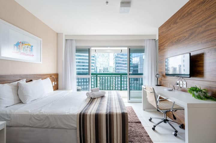 Flat Completo Com Varanda E Excelente Localização - Brasília