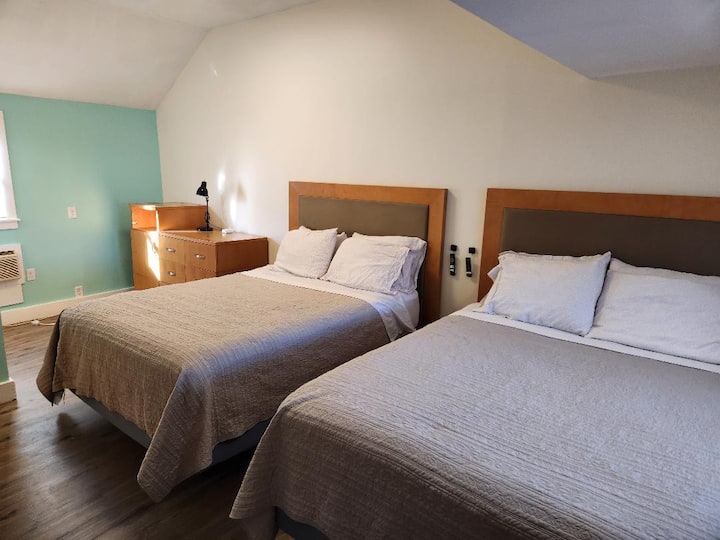 Double Queen Suite In A Fantastic Location - Dennis, MA