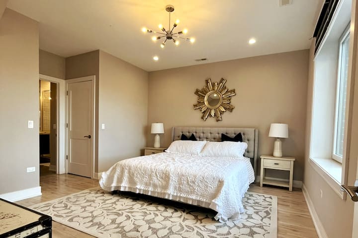 816 Plzn-pilsen Penthouse| Rooftop| Garage Parking - McKinley Park - Chicago