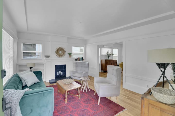 Centrally Located
W/d In Unit, Full Kitchen - Oakland, CA