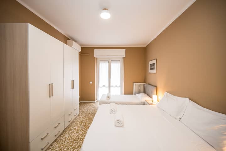 Shortmi Canonica - Milan