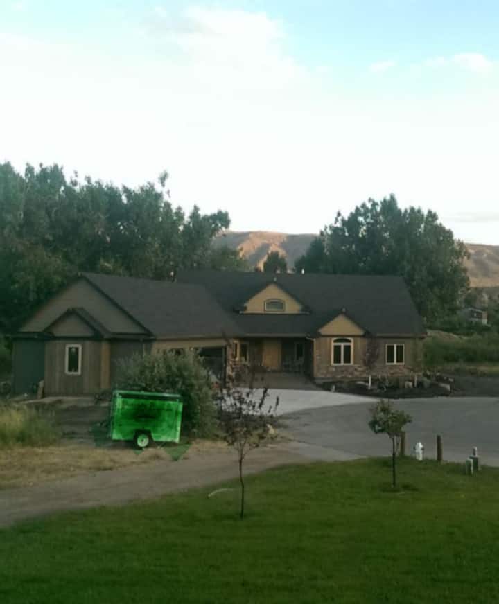 Private Home On River 3bd, 3.5 Bath - Casper, WY