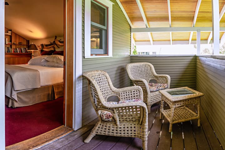 Cowslip's Upper Garden Suite - Ashland, OR