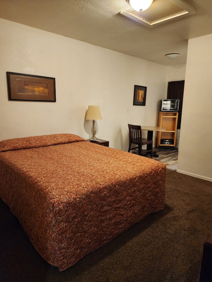 Quaint Room Weekly Rates Long Term Welcome - Loveland, CO
