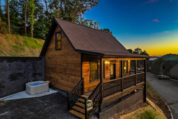 New Cabin, Perfect Insta Pic! Central Location - Sevierville, TN