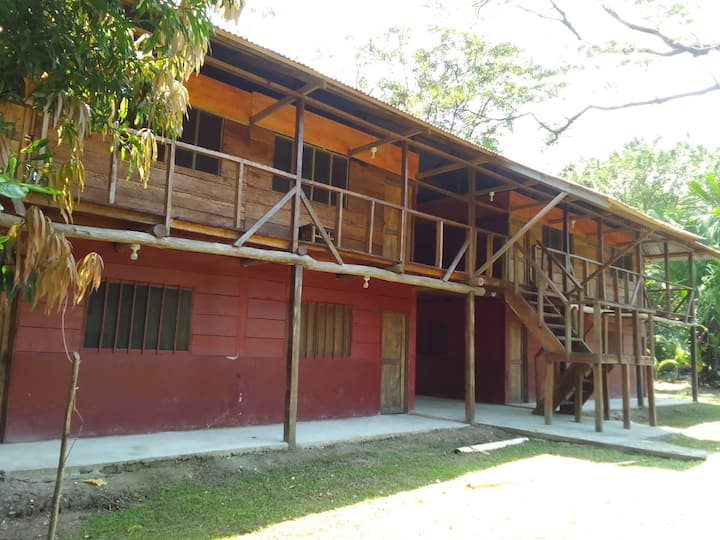 Cabaña A La Orilla De La No. 4 - Lívingston