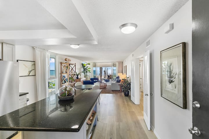 Stylish & Sunny | Oceanview~pool - Seal Beach, CA