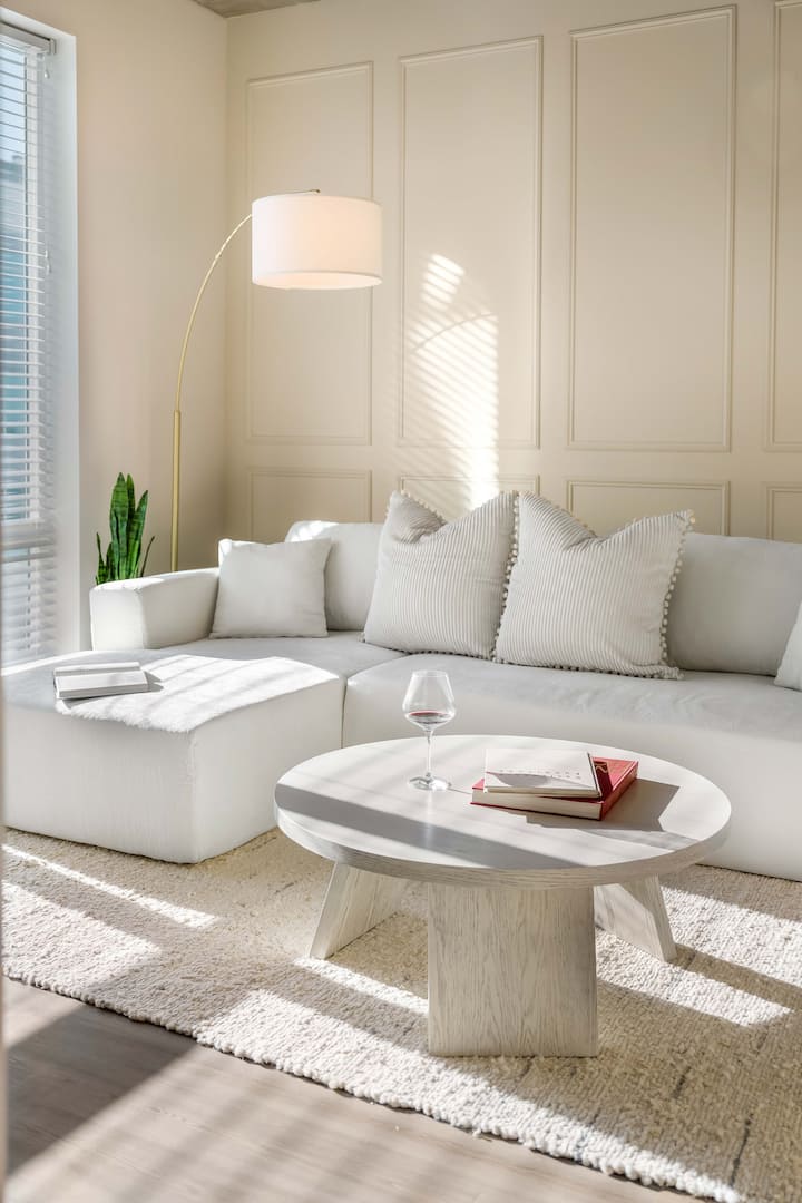 The Madison 2br - King Beds, Rooftop Pool, Gym - Winter Park, FL