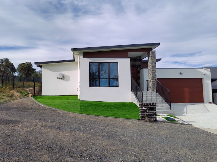 Nature Reserve New Modern Unit(house) In Taylor - Canberra