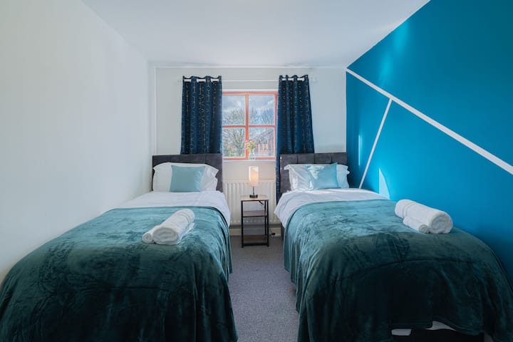 Spacious 5 Rooms 6-beds Banbury Business | Leisure - Banbury