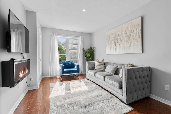 Contemporary 3br Townhouse In Ajax: Cozy & Central - Ajax
