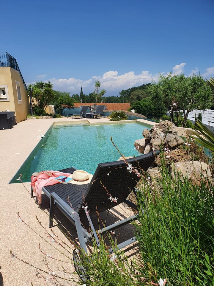 Peaceful Apartment With Private Pool & A/c! - Biot