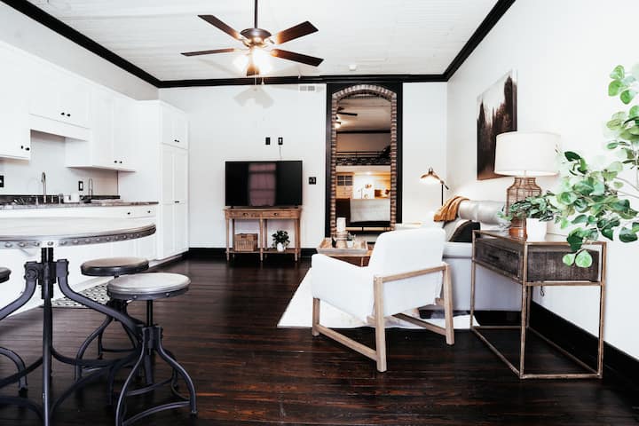 Historic Downtown Apartment 103 - Blacksburg, SC