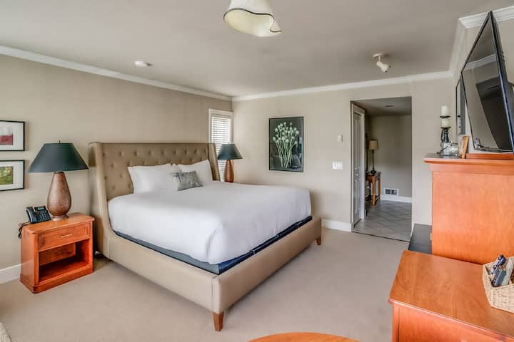 The Courtyard - Grand King - Cannon Beach, OR