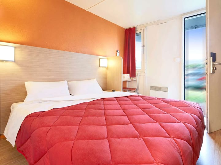 Première Classe Saint Quentin - Saint-Quentin