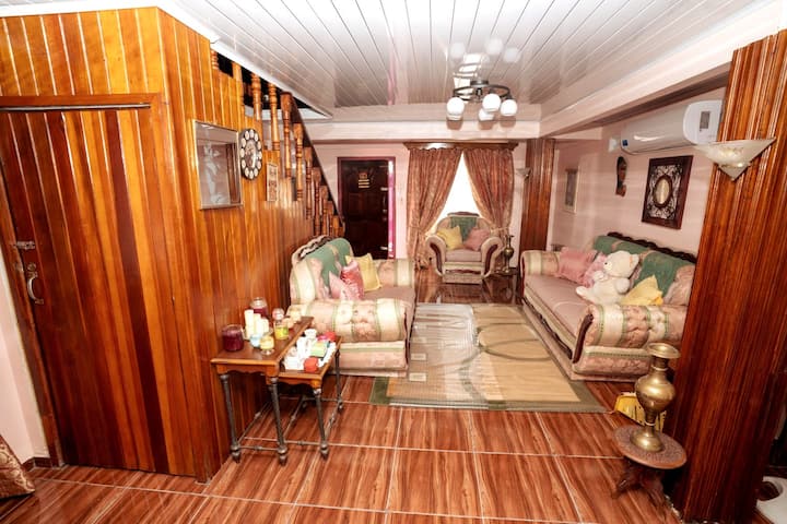 'Casa Rosa' Charming / Cosy Home - Guyana