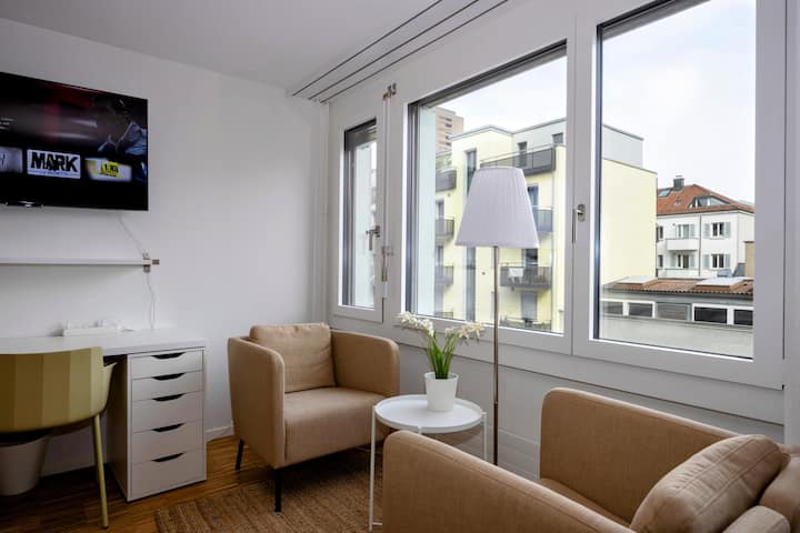 Zürich City-helles Studio B. Albisriederplatz 4212 - Zürich