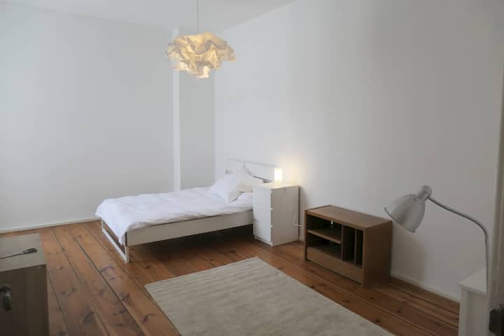 Bright, Central Canal-side Room - Kreuzberg