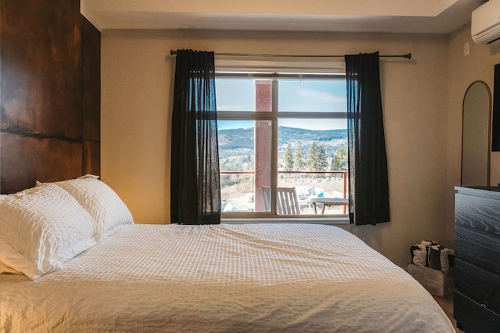 Copper Sky | 1 Bed With Hot Tub, Gym & Sauna - West Kelowna