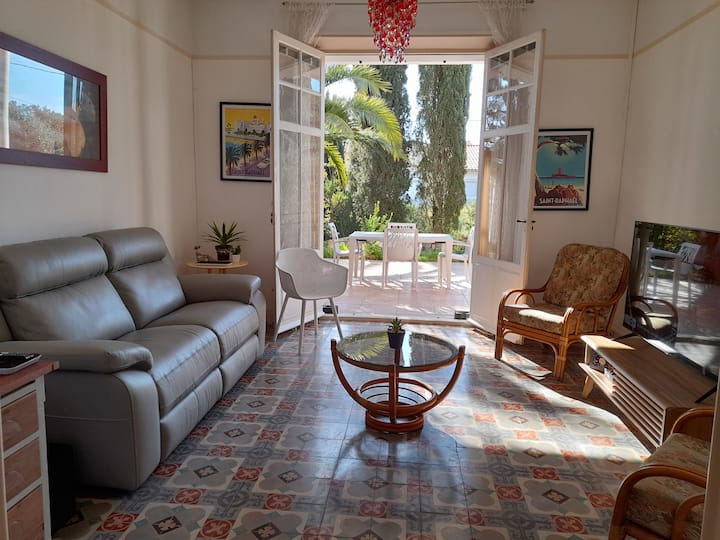 Villa Avec Grand Jardin - St- Raphaël  Côte D'azur - Fréjus