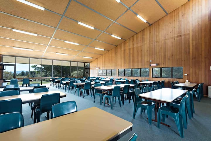 Tony Balthasar Lodge 96 Bed  Bunk House - Jindabyne