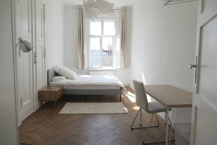 Bright, Central Canal-side Room - Berlin