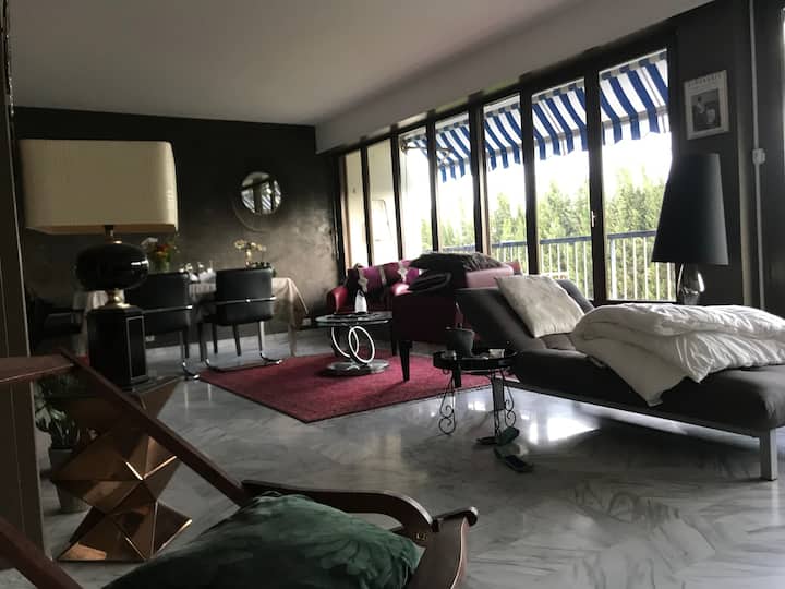 Chambre Claire Avec Vue - Nîmes