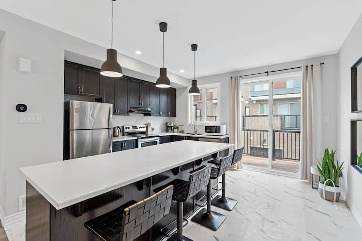 Modern Downtown Retreat - Ottawa
