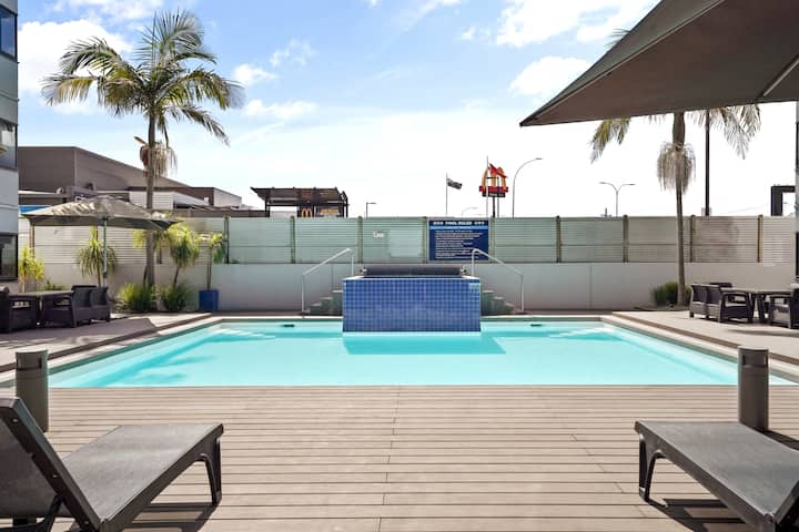 Central Style - The Mount - With Pool, Spa & Gym - Tauranga