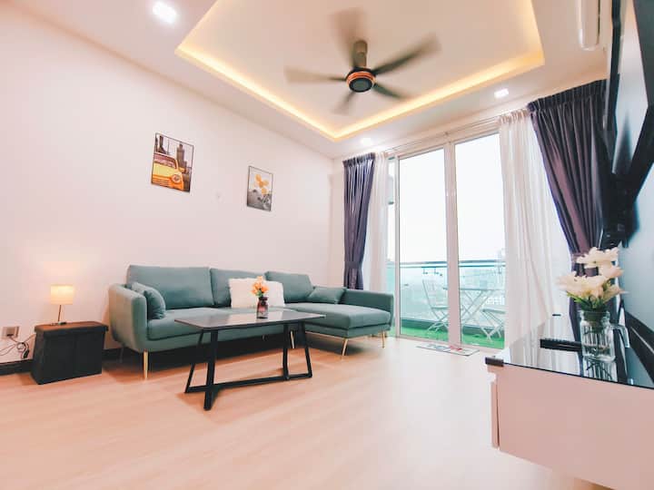 Large 4bed W Jacuzzi Bathtub@ciq - 3 Free Parking - Johor Bahru