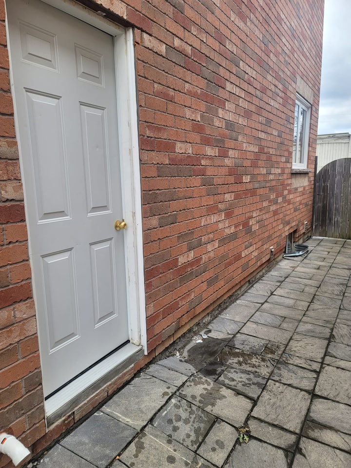 1 Bedroom Basement Apartment - Ajax