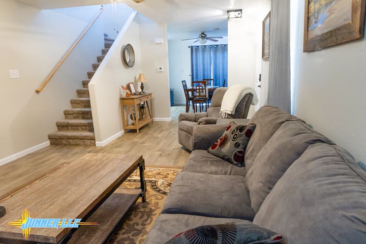 King Bed - Newly Updated - Corrales, NM