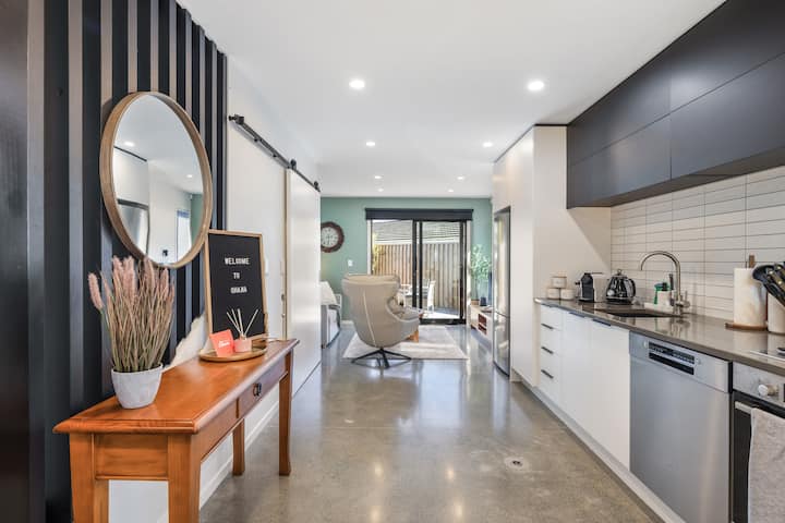 Dreamcatcher Cottage - 2-br Mystic Moonrise - Lower Hutt