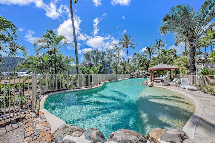 Sunset Oasis - Airlie Beach