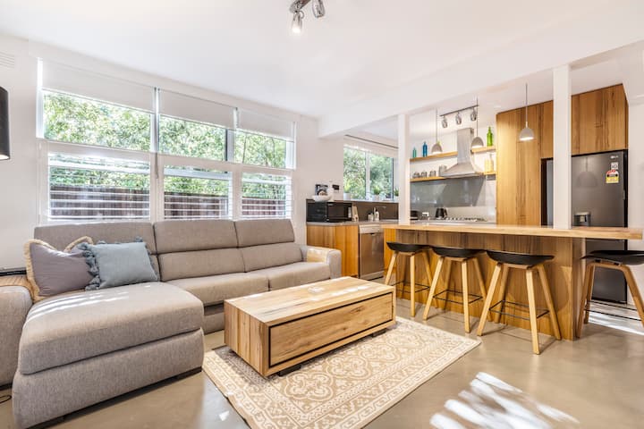 Cedar Loft—contemporary Comfort In Leafy St Kilda - St Kilda