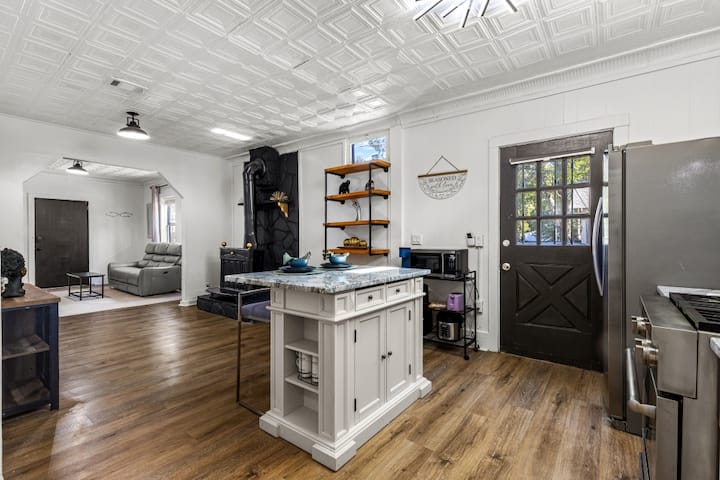 Bungalow In Atlanta Minutes From Midtown & Airport - Atlanta, GA