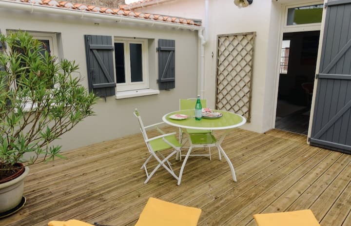 Forty-eight - Saint-Gilles-Croix-de-Vie