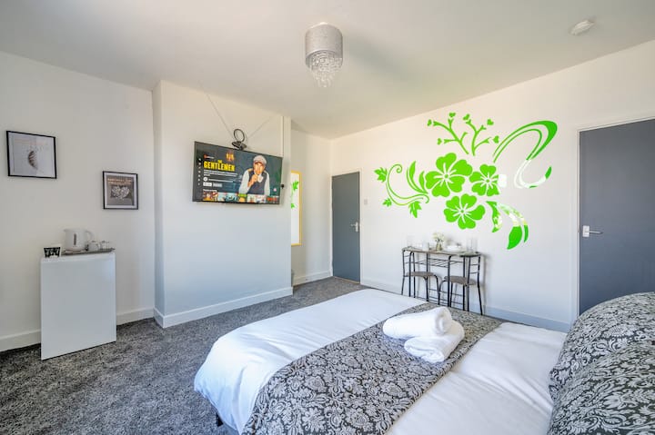 Cozy Double Room In Shared House - Leeds