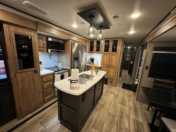 Luxury Mobile Camper In Daytona - Daytona Beach, FL
