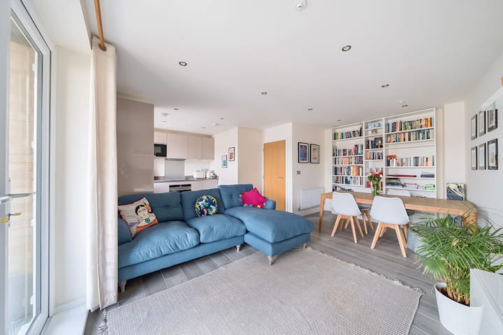 Spacious Apartment In Addlestone With Free Parking - Woking