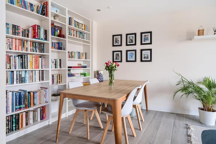 Spacious Apartment In Addlestone With Free Parking - Woking