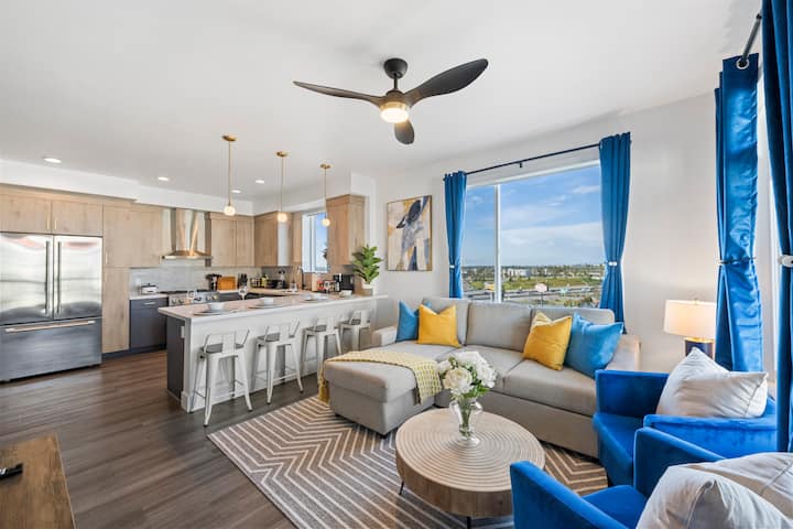 3br Penthouse, Pool, Spa. Gym, Gameroom, & Parking - San Diego