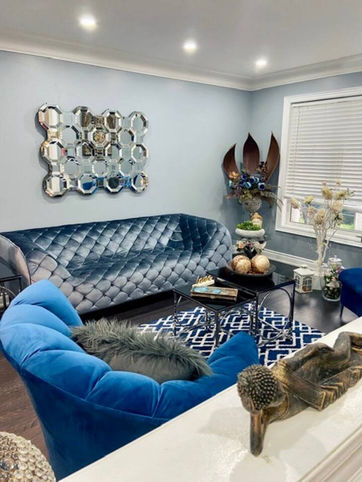 Step Inside A Beautiful & Modern - Brampton