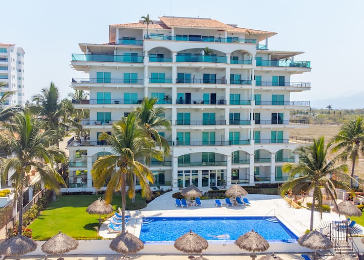 Exclusive Beach Front, Large Condo Nuevo Vallarta - Nuevo Vallarta