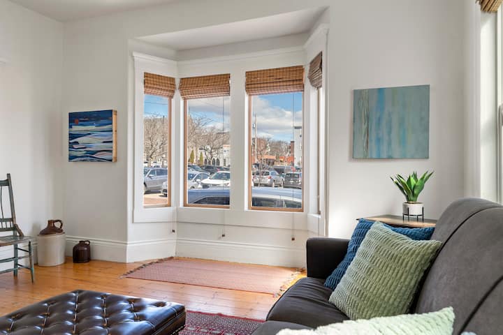 Downtown Old Port King Bedroom Mid-term - South Portland, ME