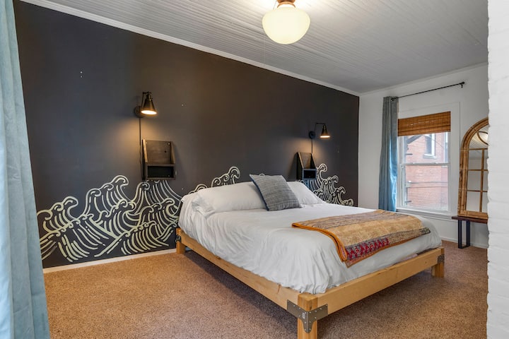 Portland 1br King Bed Mid-term Rental In Old Port - Portland, ME