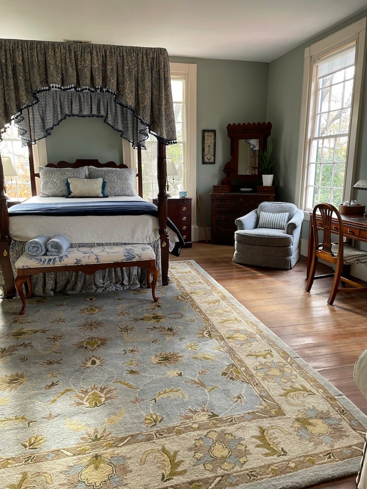 Large 1844 Antebellum Home - Lake Oconee, GA