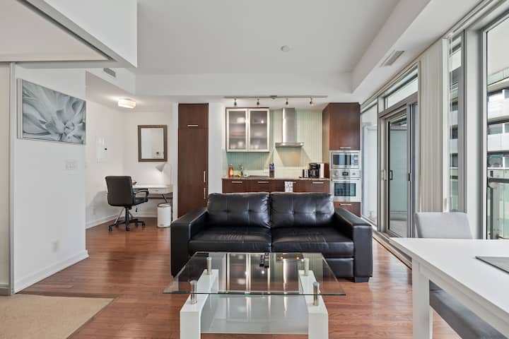 Modern 1br + Workspace - Jays/ent. District - Toronto